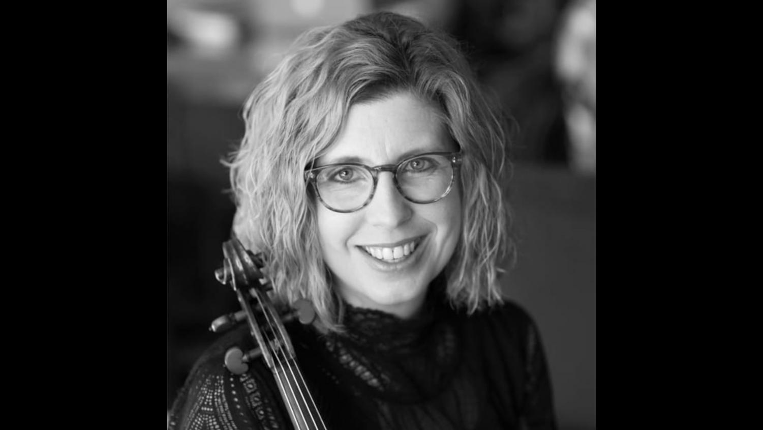 Bri Guntz – Desert Island Disc Interview – WHJE 91.3
